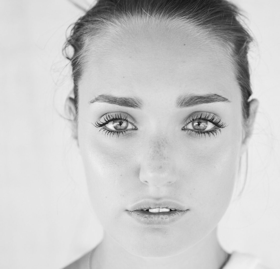 CHINNY: "Abbracciami" è il suo nuovo singolo (intervista)